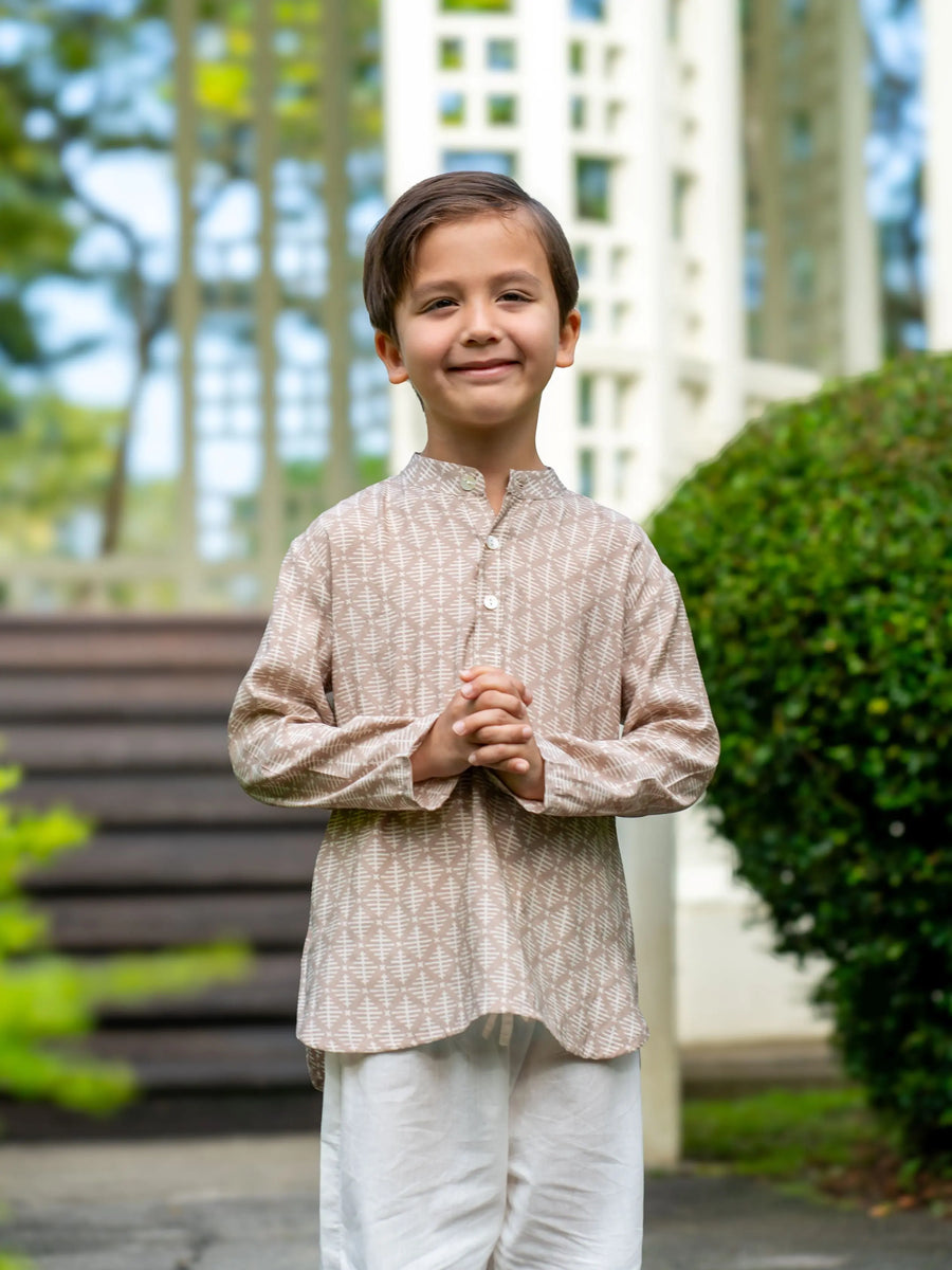 Samar Boys' Baju Melayu Shirt in Beige & White | Nimbu Kids
